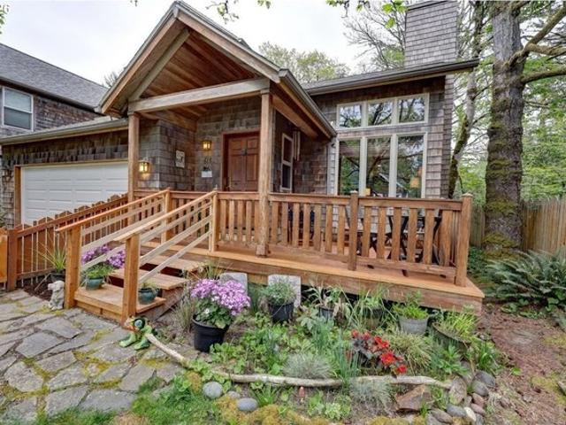 615 N Larch St, Cannon Beach, OR 97110