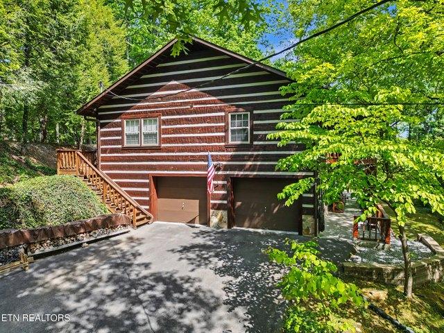 615 N Ownby Dr, Gatlinburg, TN 37738