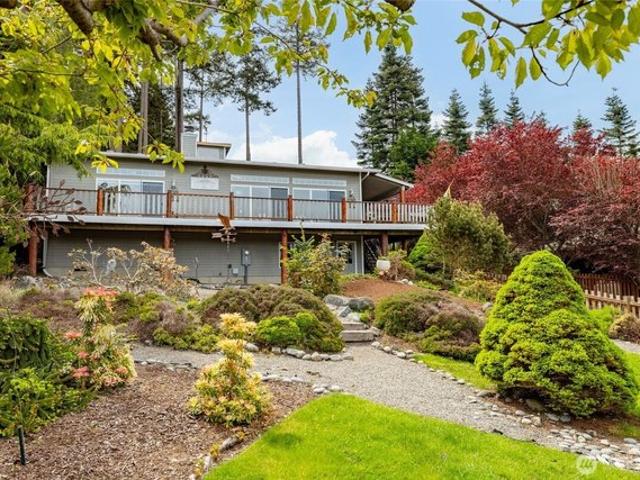 615 NE 4th St, Coupeville, WA 98239