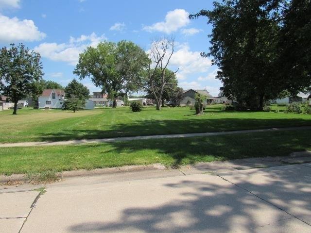 615 S Sycamore St, Monticello, IA 52310