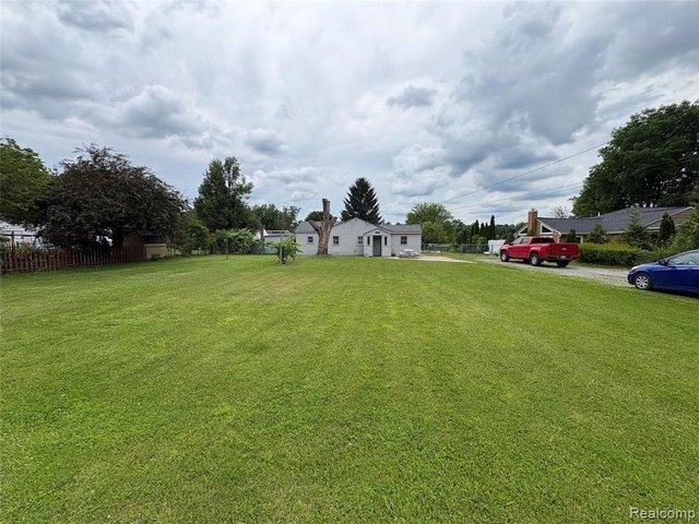 615 Senecal St, Fenton, MI 48430