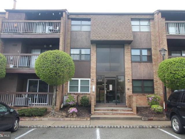 615 Sharon Garden Ct, Woodbridge, NJ 07095
