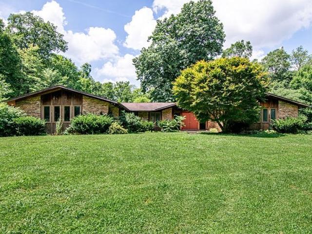 615 Rising Hill Dr, Xenia, OH 45385