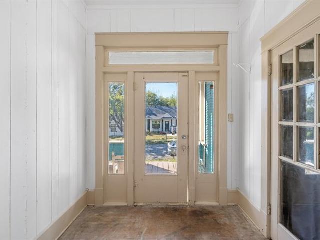 615 W Texas St, Denison, TX 75020