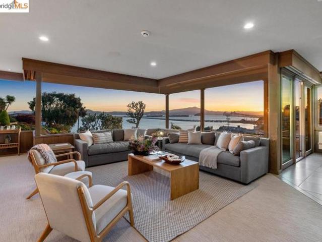 615 Western Dr, Richmond, CA 94801
