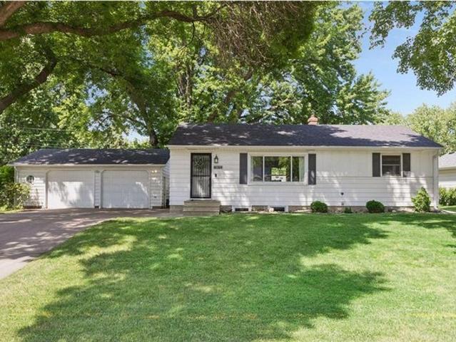 6164 Oak Knoll Dr, Woodbury, MN 55125