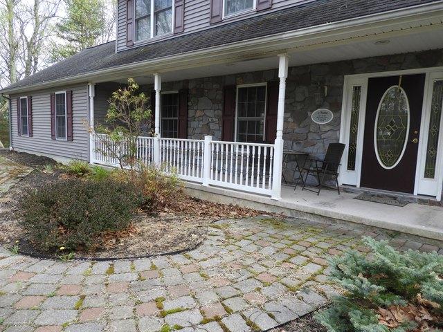 6164 Starlight Ct, Swiftwater, PA 18370