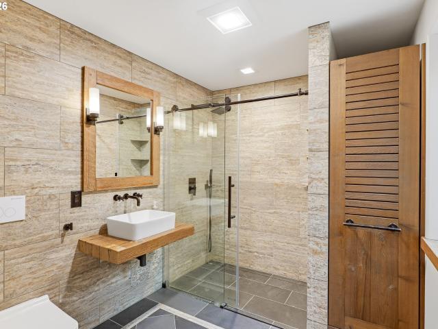 6164 SW Capitol Hwy, Portland, OR 97239 | MLS #252532