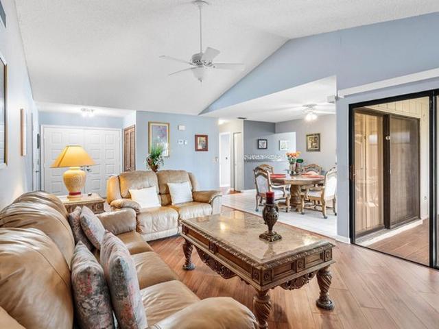 6166 Brandon St, Palm Beach Gardens, FL 33418