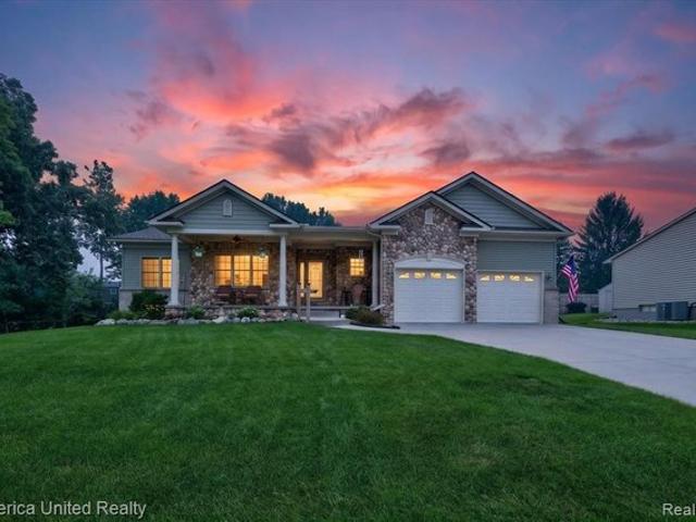 6169 Bay Ct, Waterford Township, MI 48327