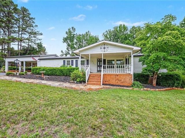 6160 Asheton Dr, Trinity, NC 27370