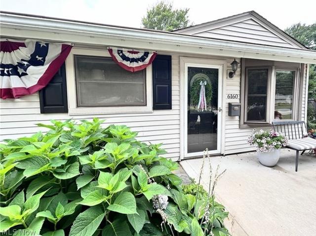 6160 Thistlewood Dr, Mentor, OH 44060