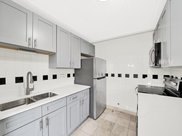 6161 N Hoyne Avenue # 504