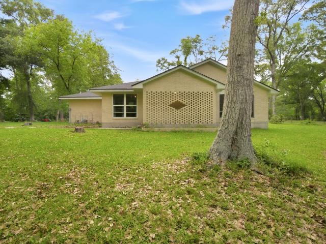 6161 Woodland Lakes Loop