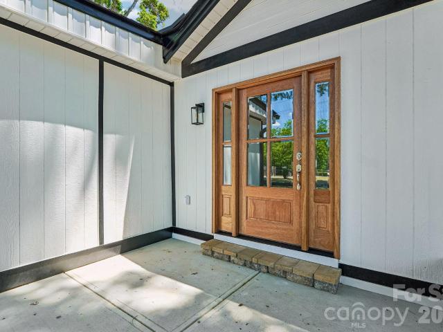 616 14th Street SW