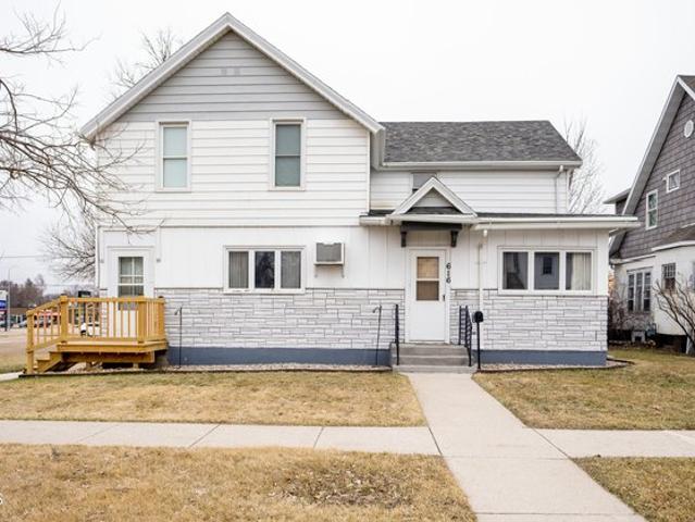 616 2nd Ave SE, Jamestown, ND 58401