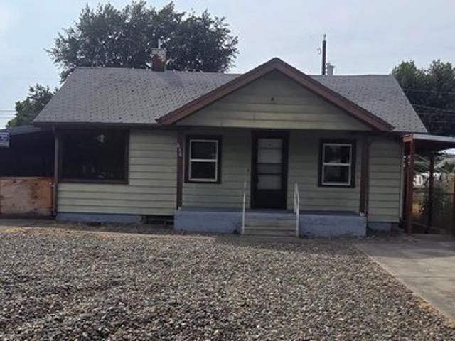 616 8th St, Clarkston, WA 99403