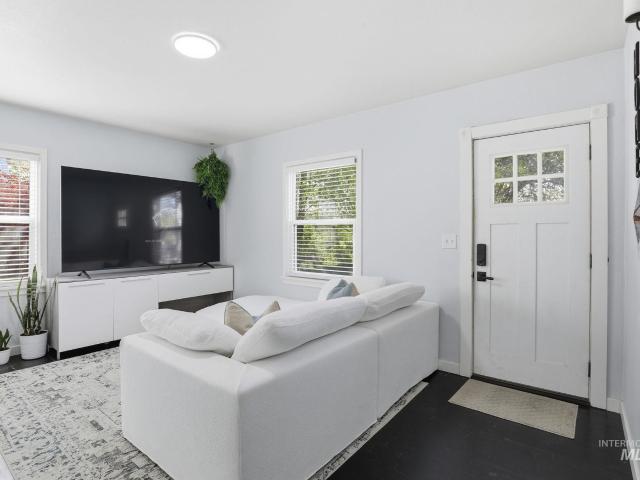 616 9th Ave N