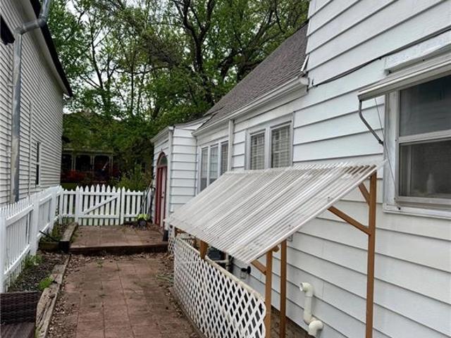 616 Chestnut St, Leavenworth, KS 66048 | MLS #2616 | Compass