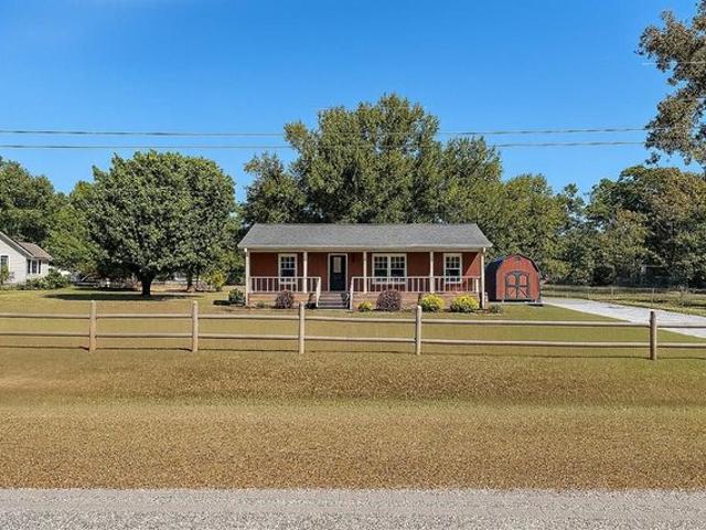 616 Dixie Dr, Hodges, SC 29653