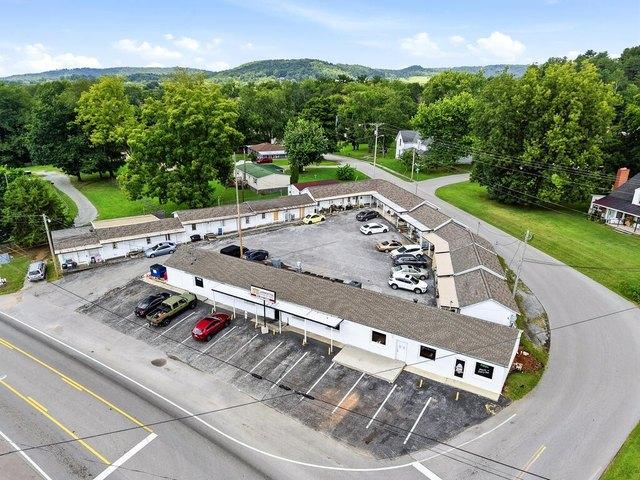 616 E Main St, Livingston, TN 38570
