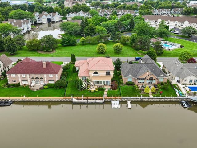 616 Harbourside Drive