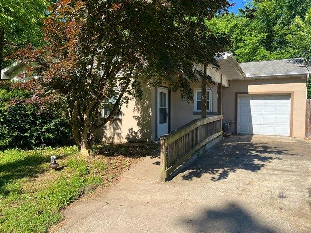 616 N Oakland Ave, Carbondale, IL 62901