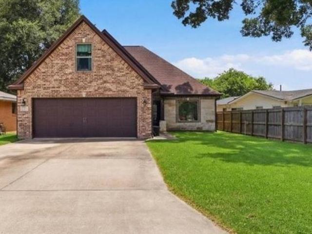 616 S 7th St, Nederland, TX 77627