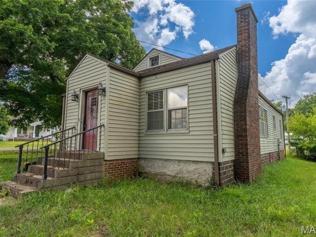 616 S Broadway, Goreville, IL 62939