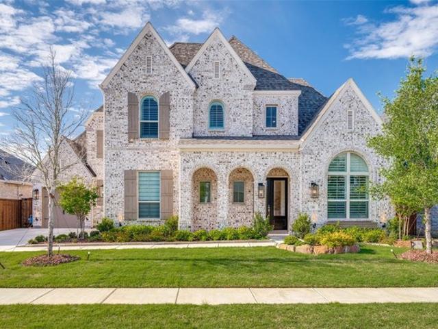 616 Saddle Crest Dr, Aubrey, TX 76227