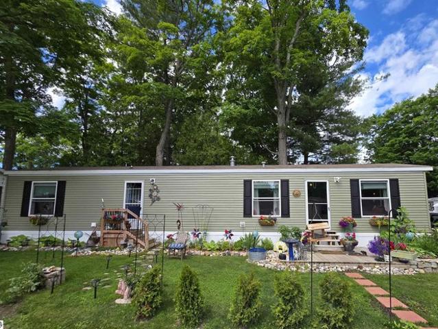 616 Shadywood St, Elk Rapids, MI 49629