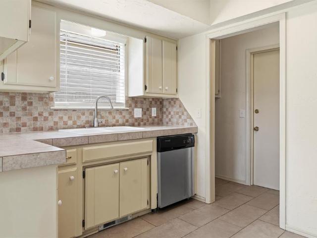 616 SW 23rd Street
