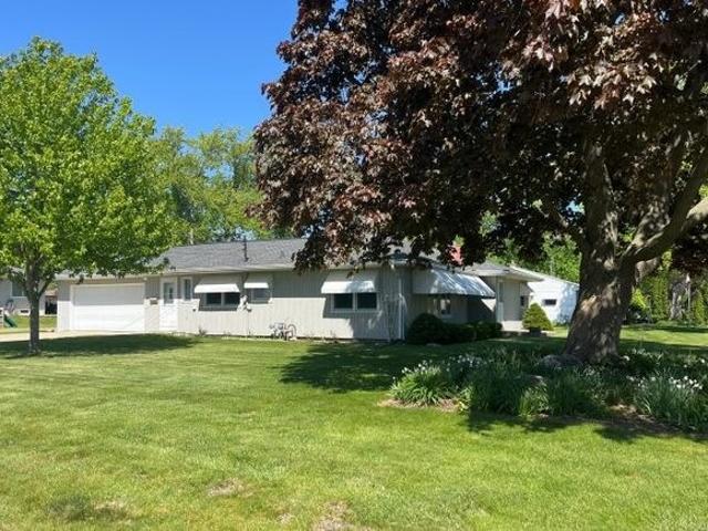 616 Rohda Dr, Waterford, WI 53185