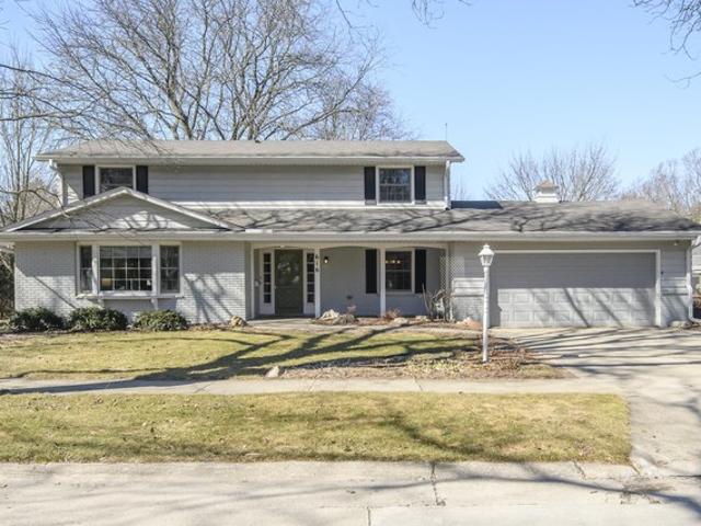 616 Westminster Dr, Waukesha, WI 53186