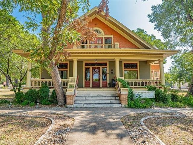 616 Thorp Spring Rd, Granbury, TX 76048