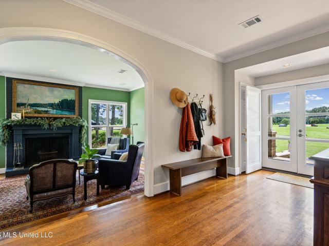6175 Fairlawn Cove