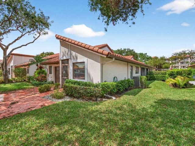6175 Kings Gate Cir, Delray Beach, FL 33484 | MLS #B26003 | Compass