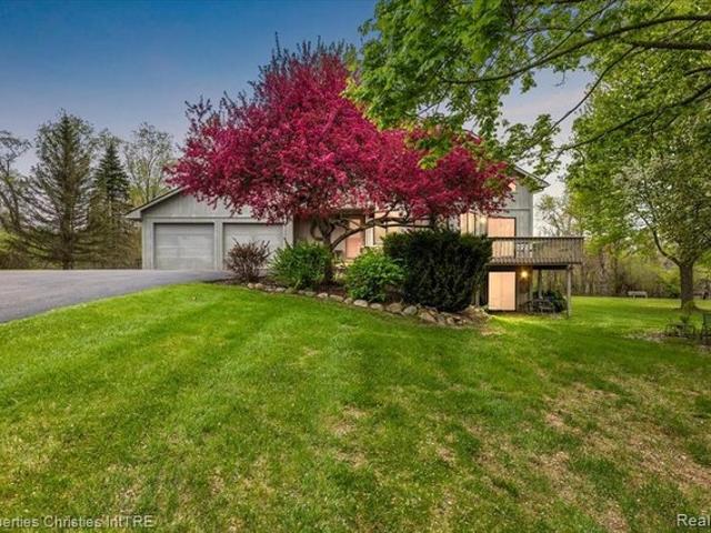 6175 Tripp Rd, Groveland Township, MI 48442