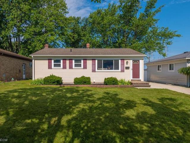 6176 Carol Dr, Brook Park, OH 44142