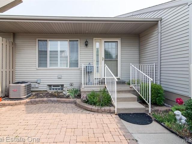 61702 Williamsburg Dr Unit 2, South Lyon, MI 48178