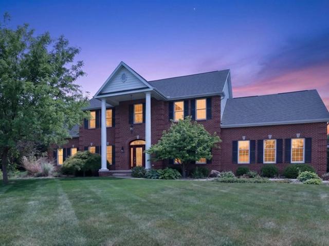 61705 Greentree Dr, South Bend, IN 46614