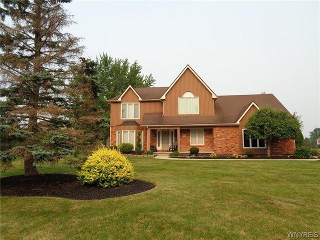 6171 Meadow Lakes Dr, Clarence, NY 14051