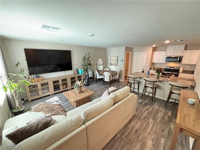 6173 Hibiscus Garden Street