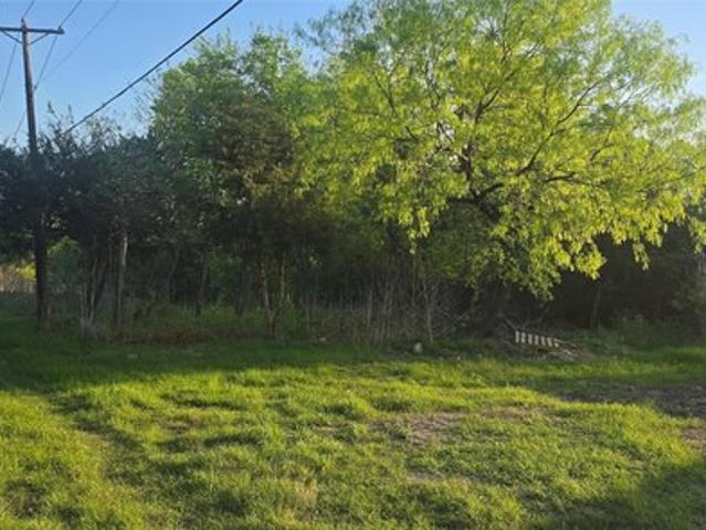 617 4th St, Grand Prairie, TX 75051