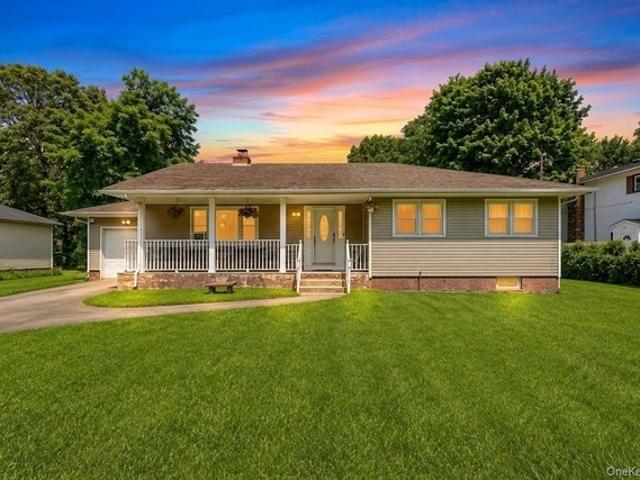 617 Granny Rd, Middle Island, NY 11953