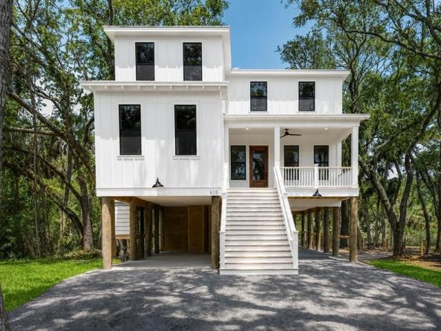 617 Dolphin St, Edisto Island, SC 29438