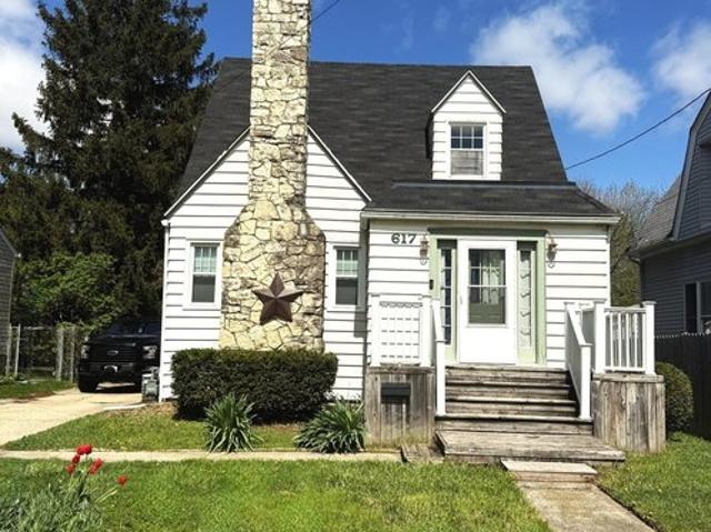 617 Dekalb Ave, Sycamore, IL 60178