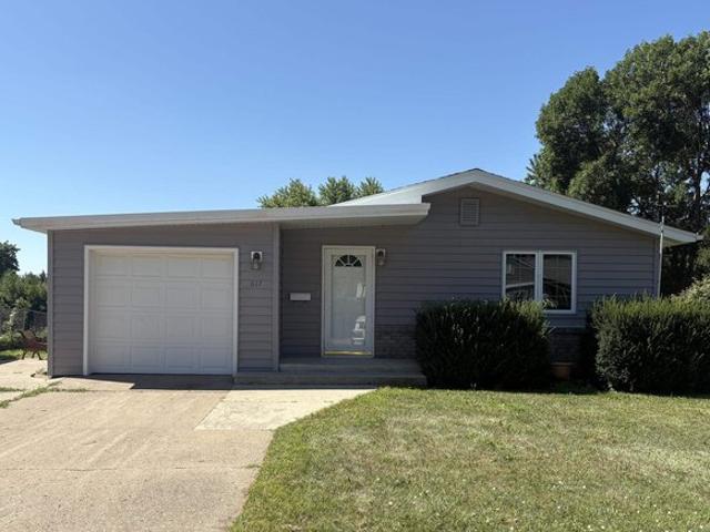 617 E 16th St, Yankton, SD 57078