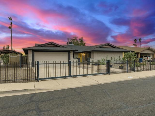 617 E Ellis Drive