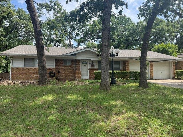 617 Forest Ln, Hurst, TX 76053